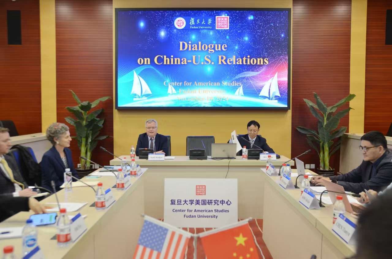 U.S. Consul General in Shanghai Scott Walker Visits the CAS Fudan-复旦美国研究中心